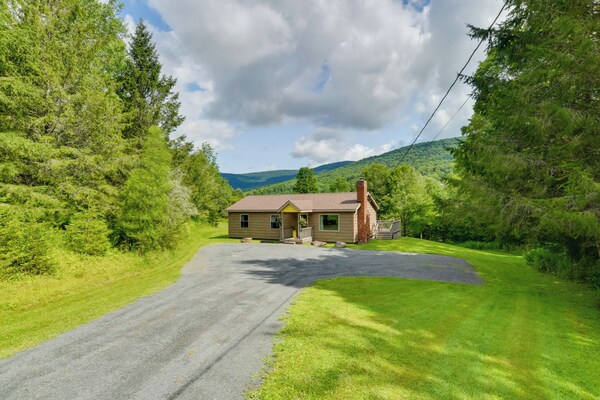 Quiet Catskills Getaway W/ Deck & Mtn Views - Roxbury, NY