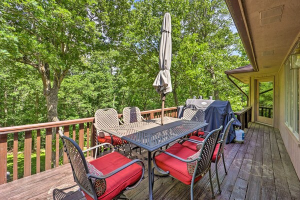 Lakefront Getaway W/ Private Dock & Kayaks! - Big Sugar Creek State Park, Pineville