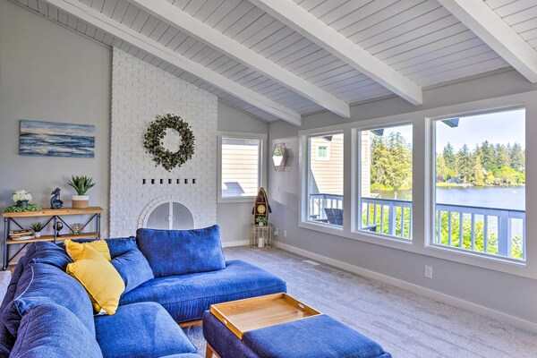 Lakeside Lacey Gem W/ Fire Pit + Private Dock - Sunwood Lake, WA