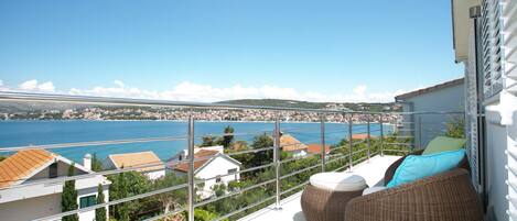 Vila, para fumantes | 4 quartos, quartos à prova de som