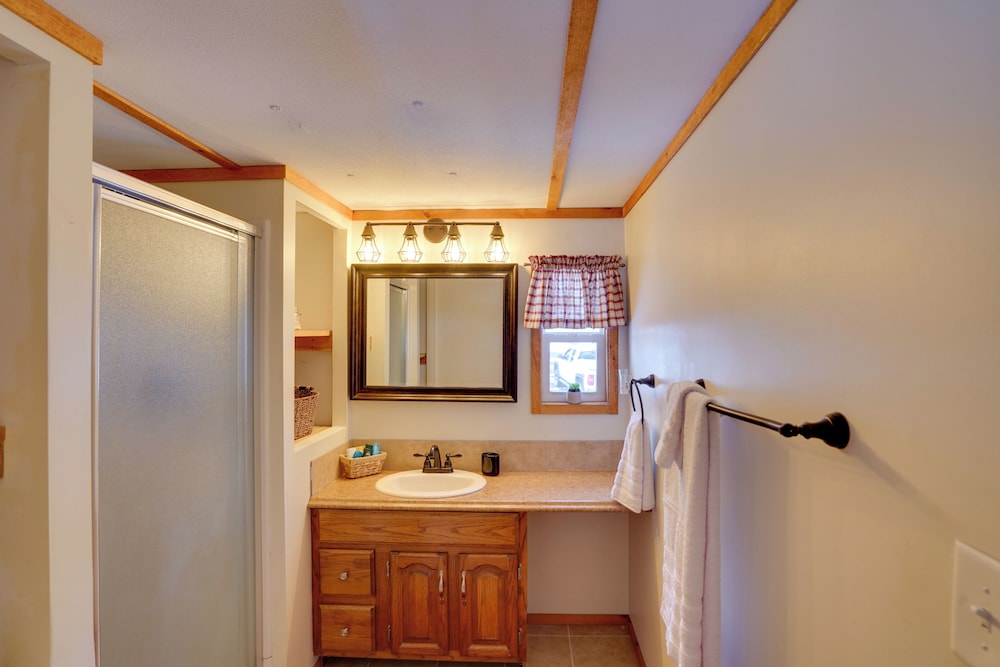 Cozy Catskills Home W/ Pond On 2 Acres! - Catskill, NY