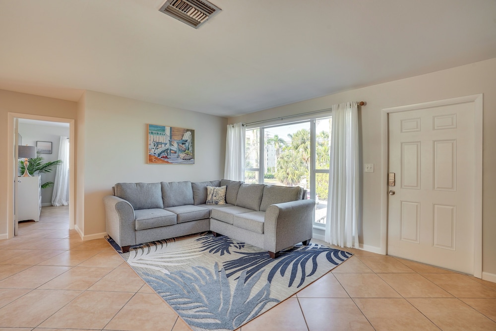 Stunning Bonita Springs Home On The Canal! - Bonita Springs, FL