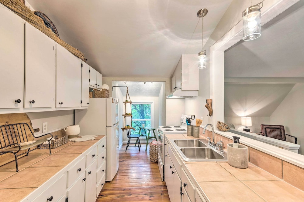 Upscale Rustic Duplex On Stream, Near Blowing Rock - Boone, NC