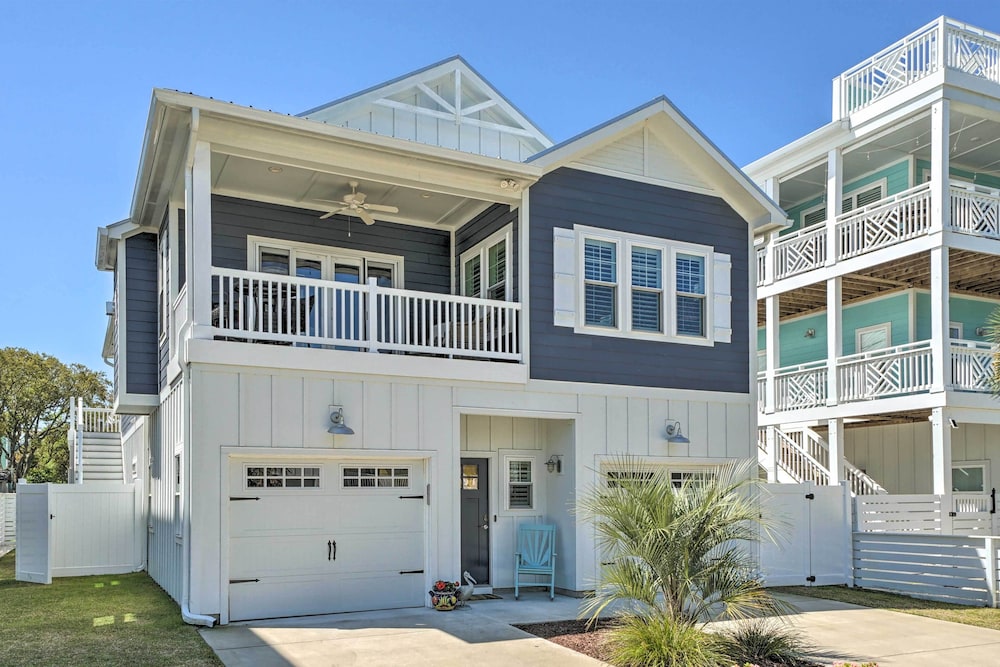 Bright Coastal Abode With Porch & Beach Access! - Kure Beach, NC