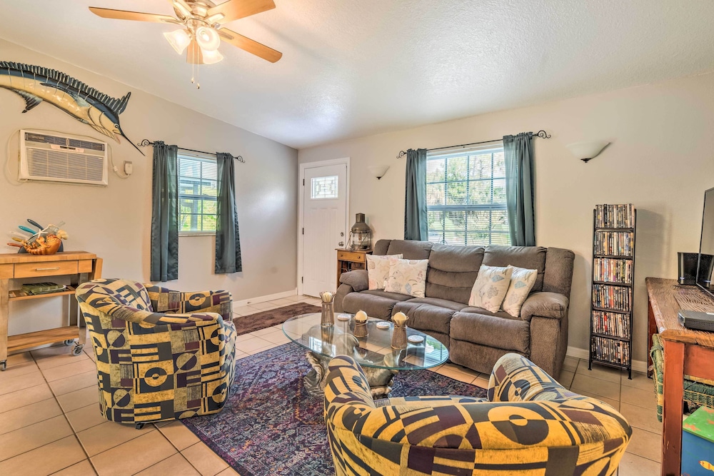 Cozy Canalfront Home < 2 Miles To Hudson Beach! - Spring Hill, FL