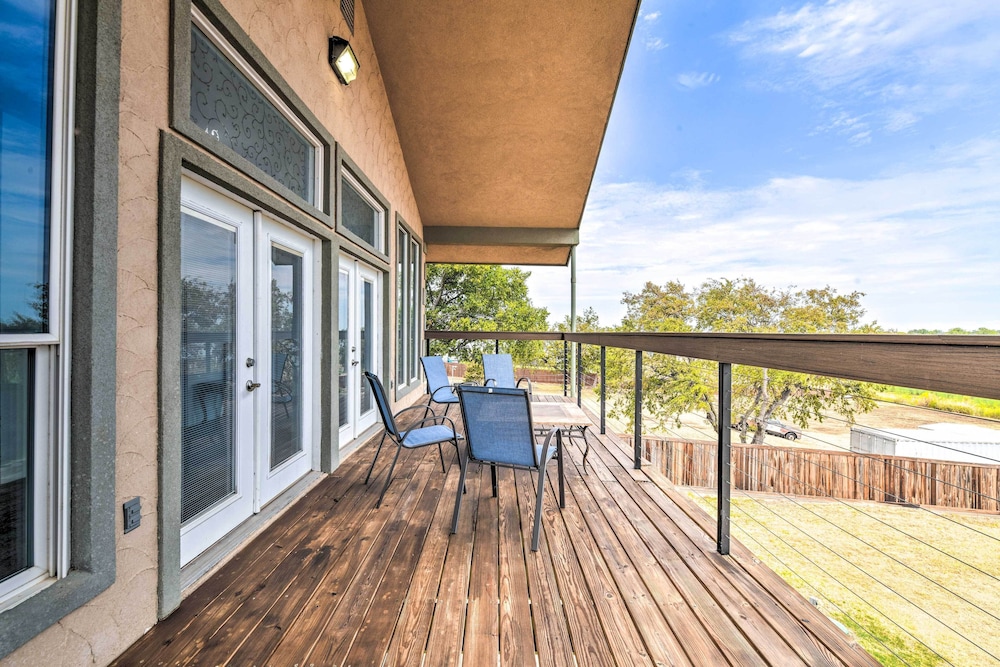 Hot Tub & Sauna: Lakefront Wichita Falls Home! - Wichita Falls, TX