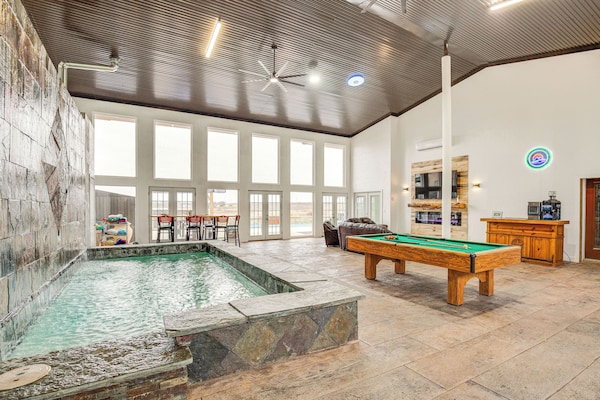 Hot Tub & Sauna: Lakefront Wichita Falls Home! - Lake Arrowhead State Park, Wichita Falls