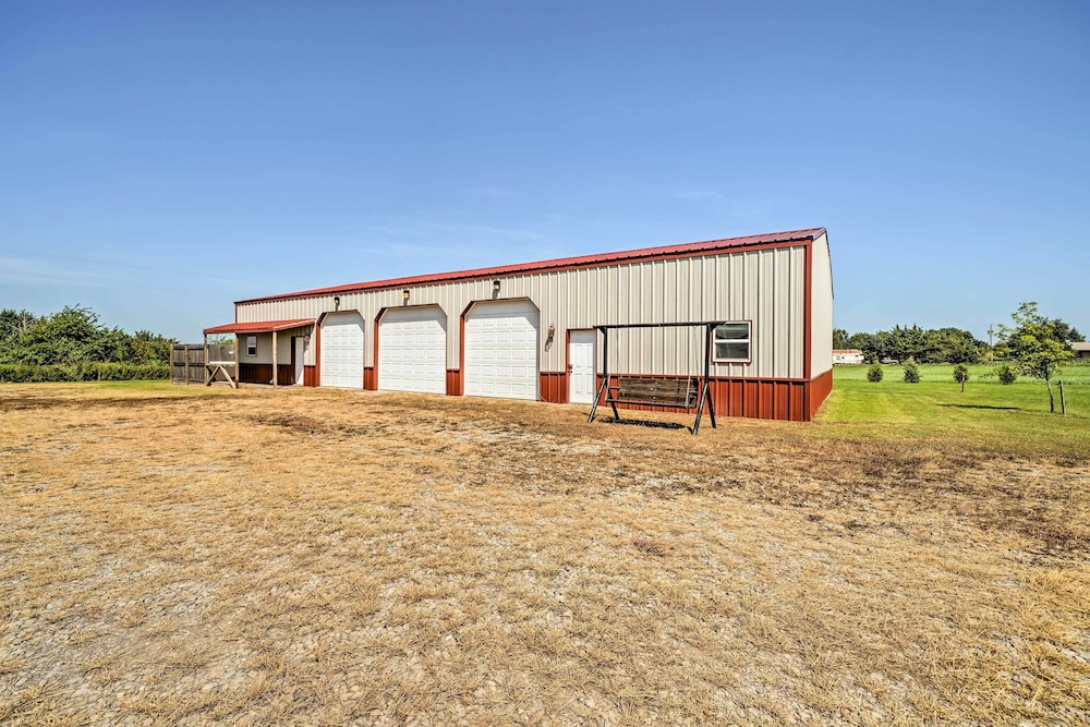 The Bunkhouse At Rolling Meadows Ranch W/ Grill! - Yale, OK