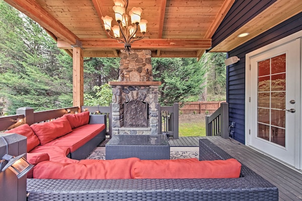 Beautiful Wine Country Home W/ Hot Tub & Lake View - Kirkland, WA