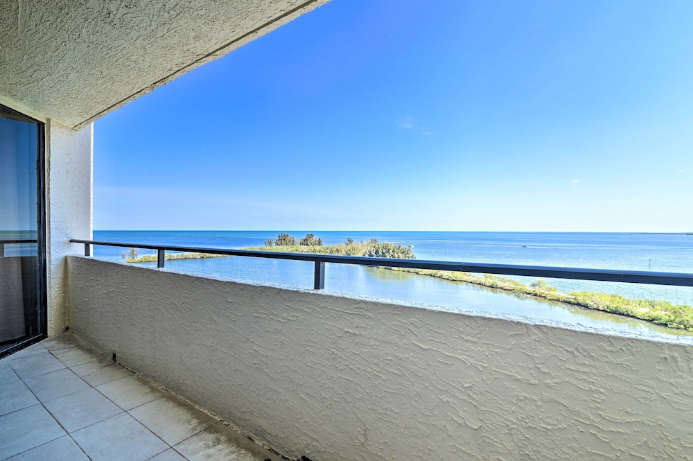 Waterfront Condo: Resort Pool, Tennis & Beach - Hudson, FL