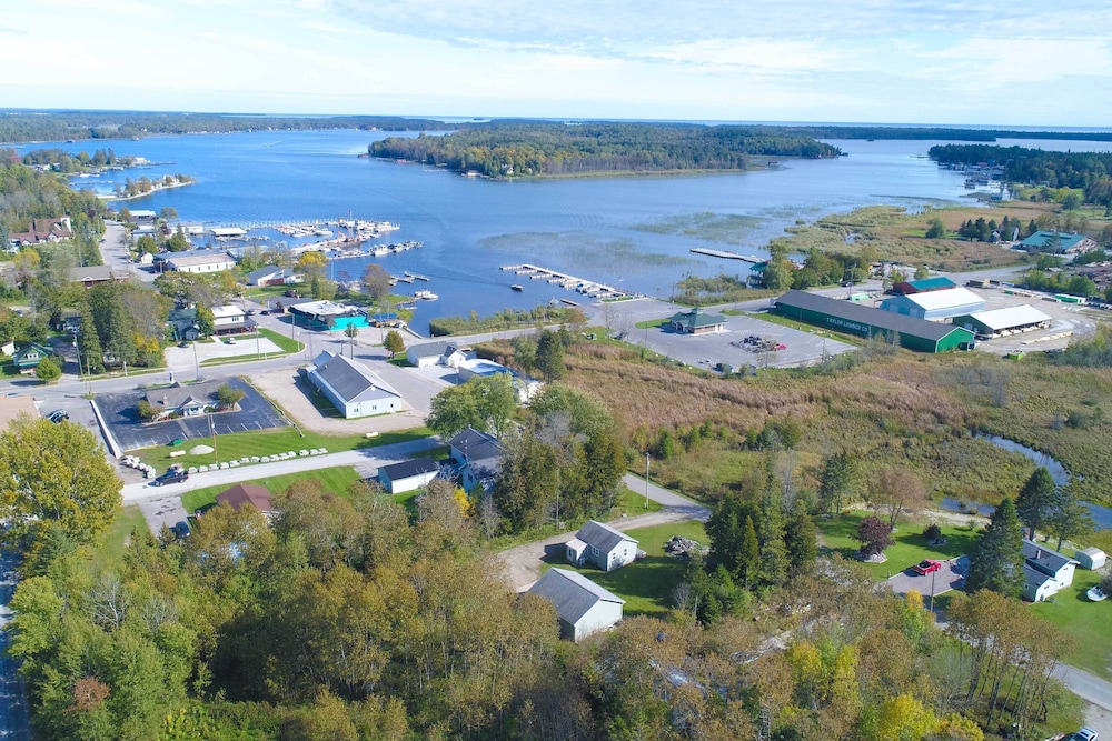 Cozy Cedarville Cottage - Walk To Lake Huron! - Michigan
