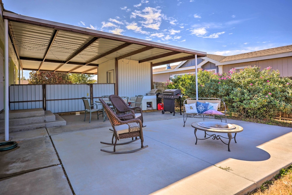 Peaceful Portales Escape W/ Patio & Grill! - Oasis State Park, Portales