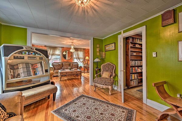 Unique & Historic Home Walk To Lake Champlain - Plattsburgh, NY