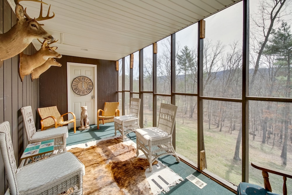 Broadway Cabin W/ Hot Tub: Hike & Ski - Broadway, VA