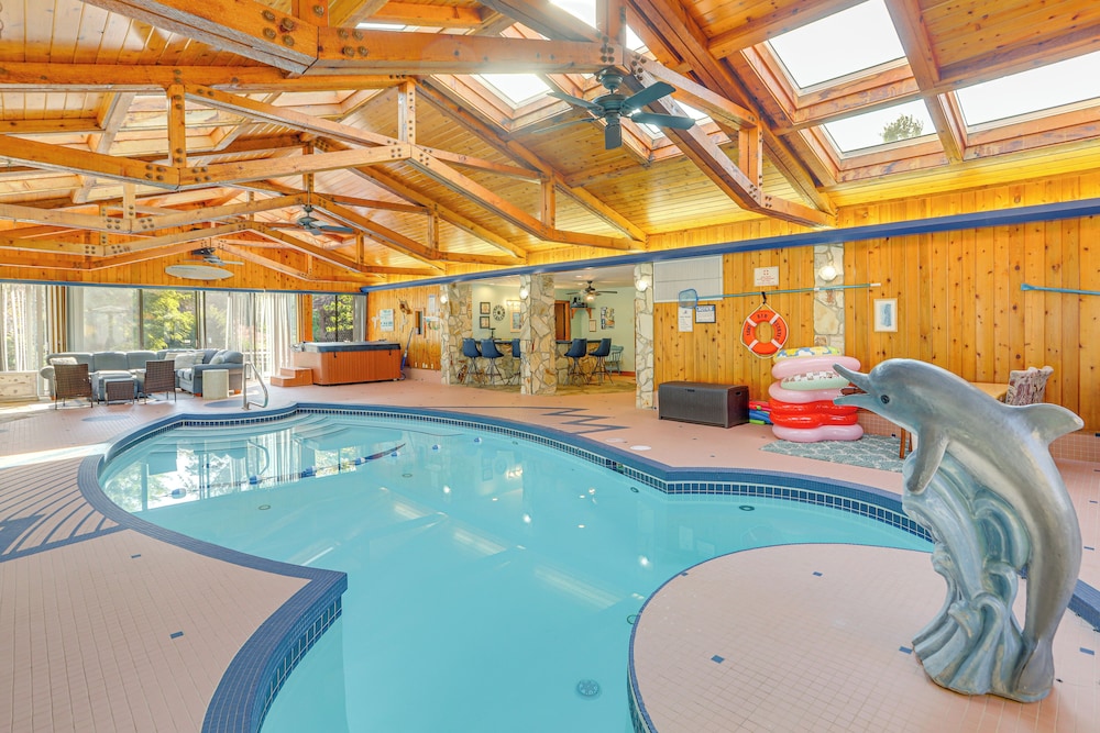 Vermilion River Home W/ Hot Tub & Private Dock! - Vermilion, OH