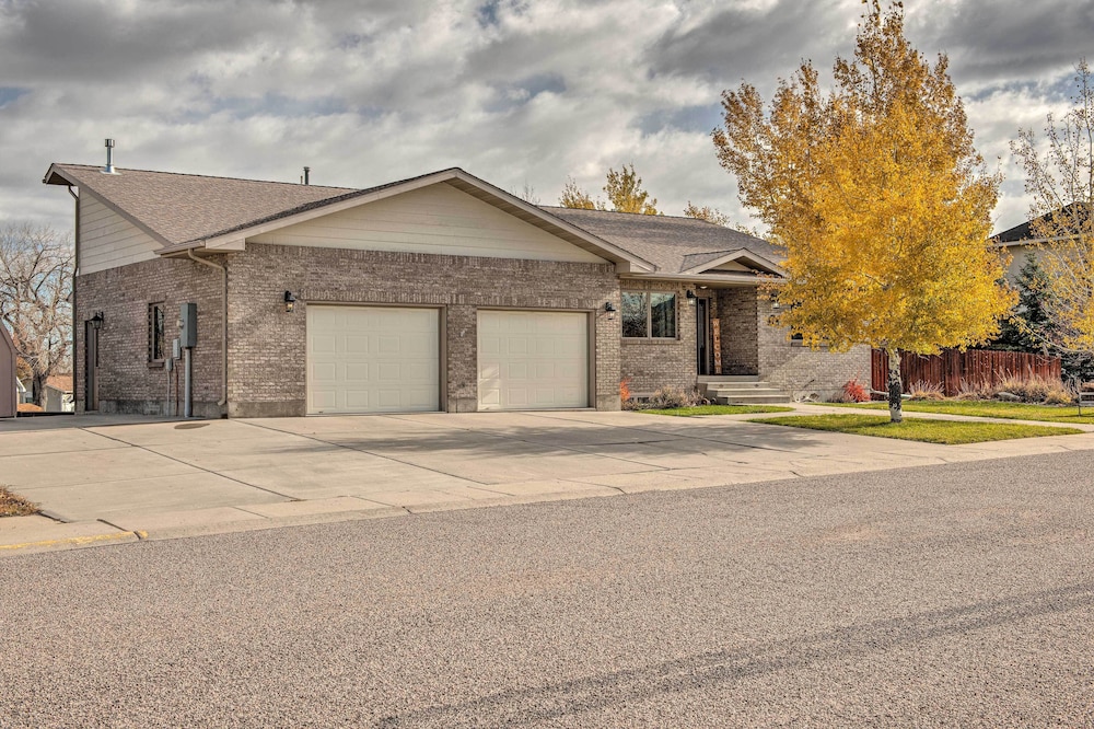 Outdoor Enthusiasts' Retreat W/ Hot Tub, Deck - Lander, WY