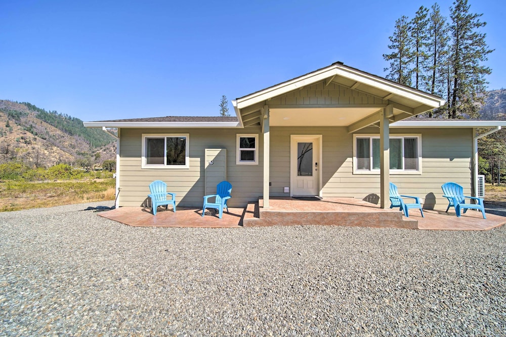 River Acres Retreat W/ Grill & River Access! - Weaverville, CA