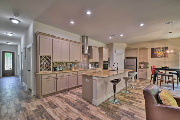 Modern Family Home Near At&t Stadium & More! - Arlington, TX