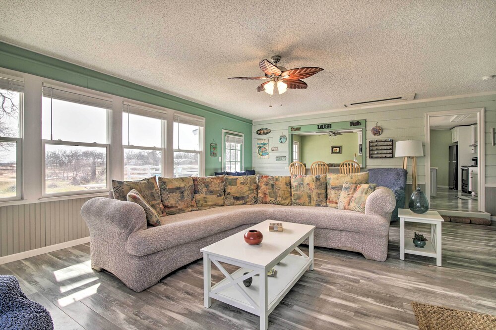 Pet-friendly Lake Buchanan Retreat W/ Fire Pit! - Lake Buchanan, TX