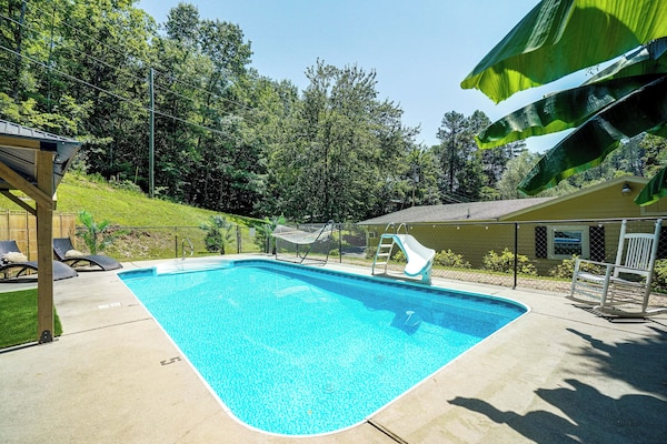 ~ 1 Mi To Dollywood: Home W/ Hot Tub & Grill - Pigeon Forge, TN
