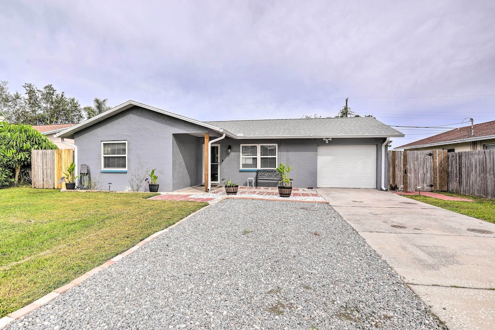 3 Mi To Botanical Gardens: Sun-kissed Largo Escape - Indian Rocks Beach, FL