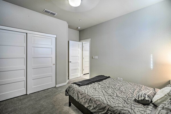 Pet-friendly Elk Grove Retreat W/ Balcony! - Elk Grove