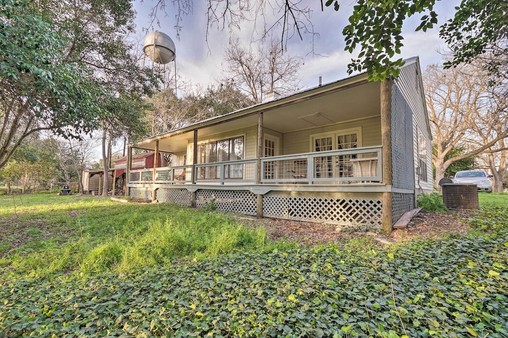 Riverfront Martindale House W/ 2 Covered Decks - San Marcos, TX