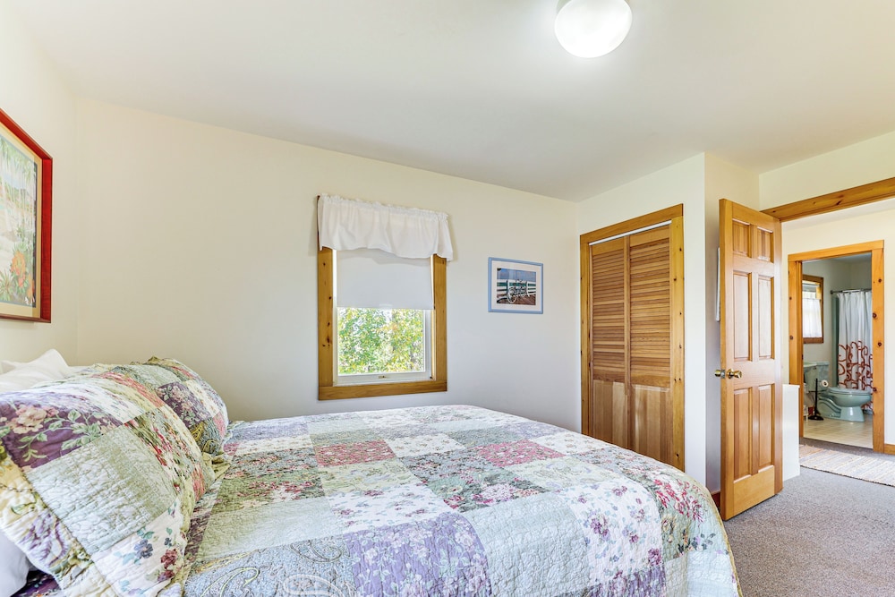 Waterfront Alburgh Getaway W/ Private Beach! - Vermont