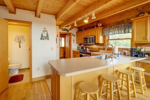 Smoky Mountain Vacation Rental W/ Large Deck! - Fleetwood