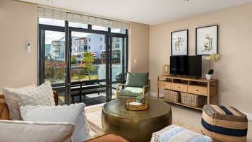 Apartamento exclusivo | Área de estar | TV de tela plana 50 polegadas com canais a cabo, TV, Netflix