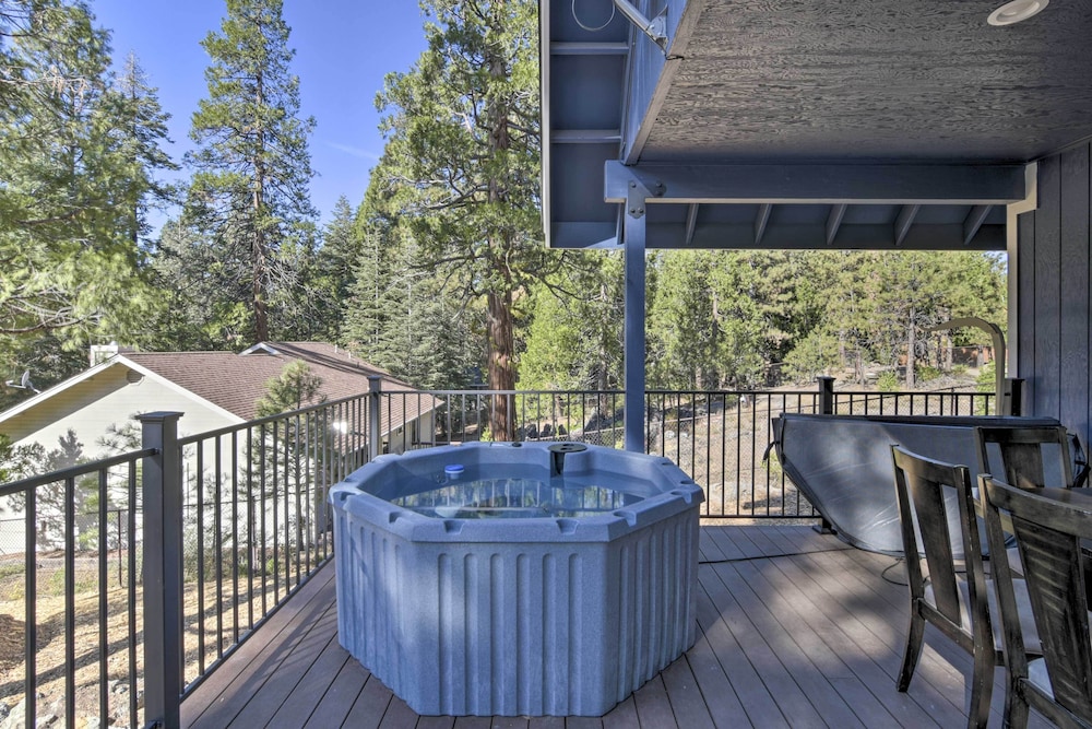 Home With Hot Tub ~ 1/2 Mile To Boat Launch! - Chester, CA