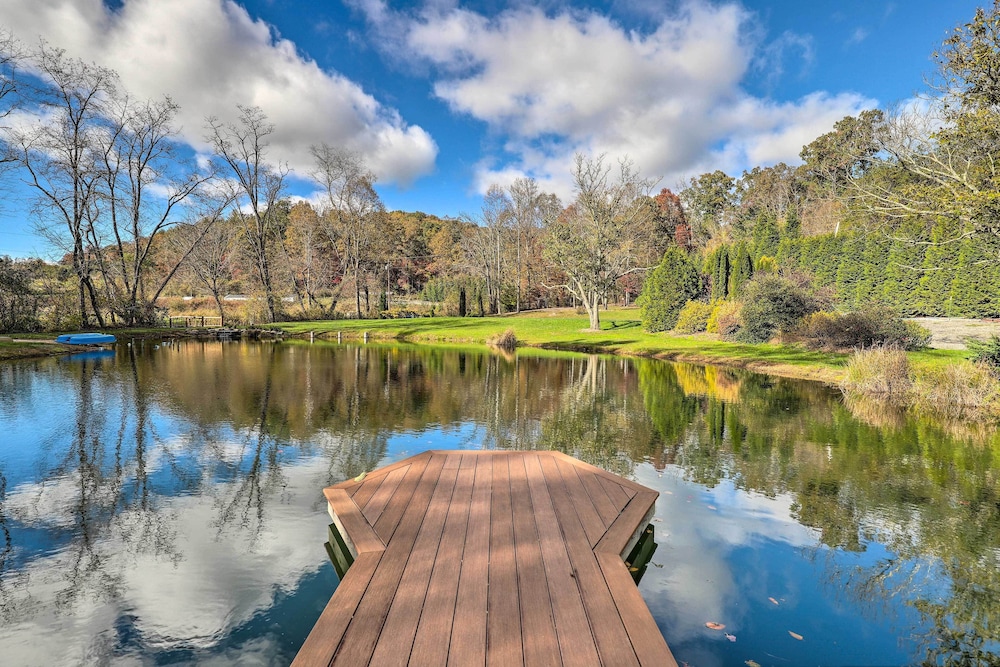 Fletcher Cabin: Wraparound Deck & Pond Access - Asheville, NC