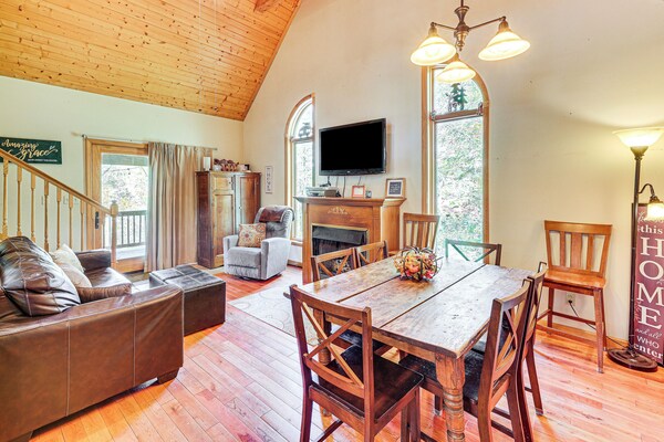 3 Mi To Snowshoe Resort: Cabin W/ Hot Tub - West Virginia