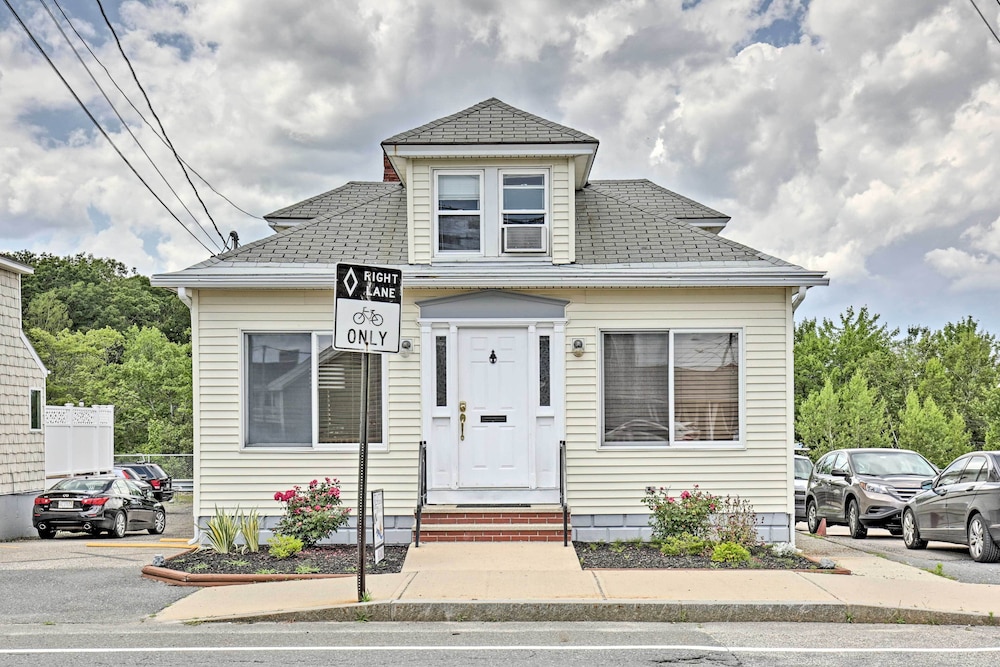 Old Orchard Beach Home W/ Patio: Walk To Beach - Biddeford, ME