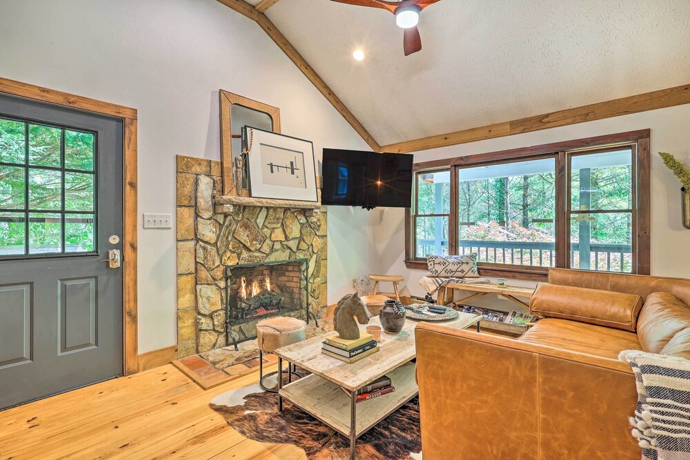 Boone Hideaway W/ Deck, Grill & Forest Views! - Fleetwood