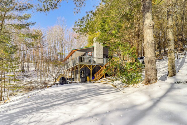 Boone Hideaway W/ Deck, Grill & Hot Tub! - Fleetwood