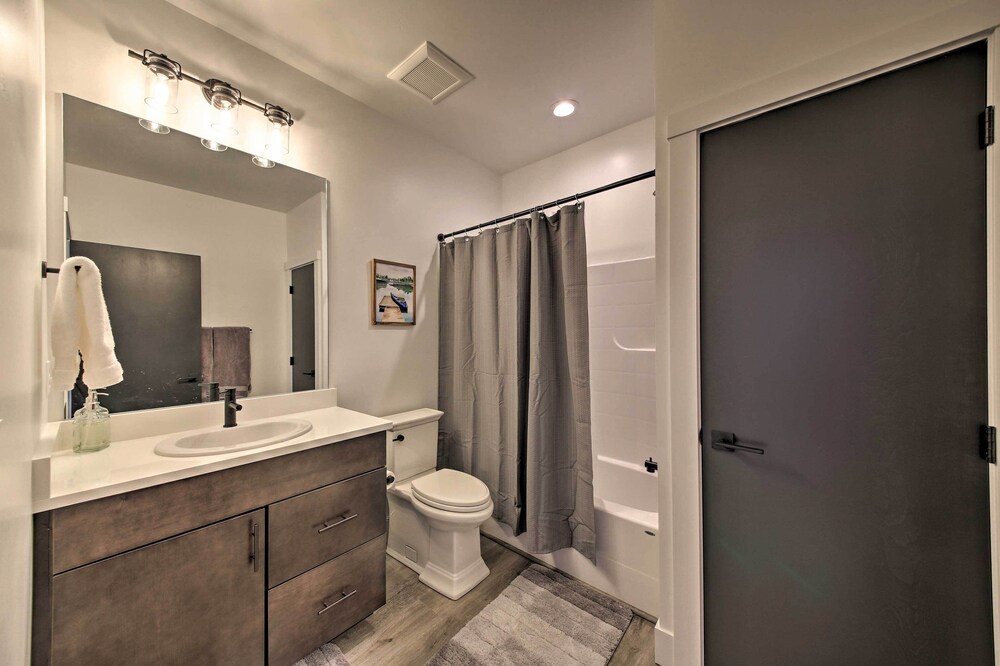 Elegant Priest Lake Townhome ~ 1 Mi From Lake - Priest Lake, ID