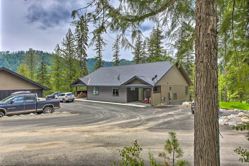 Elegant Priest Lake Townhome ~ 1 Mi From Lake - Priest Lake State Park, Coolin