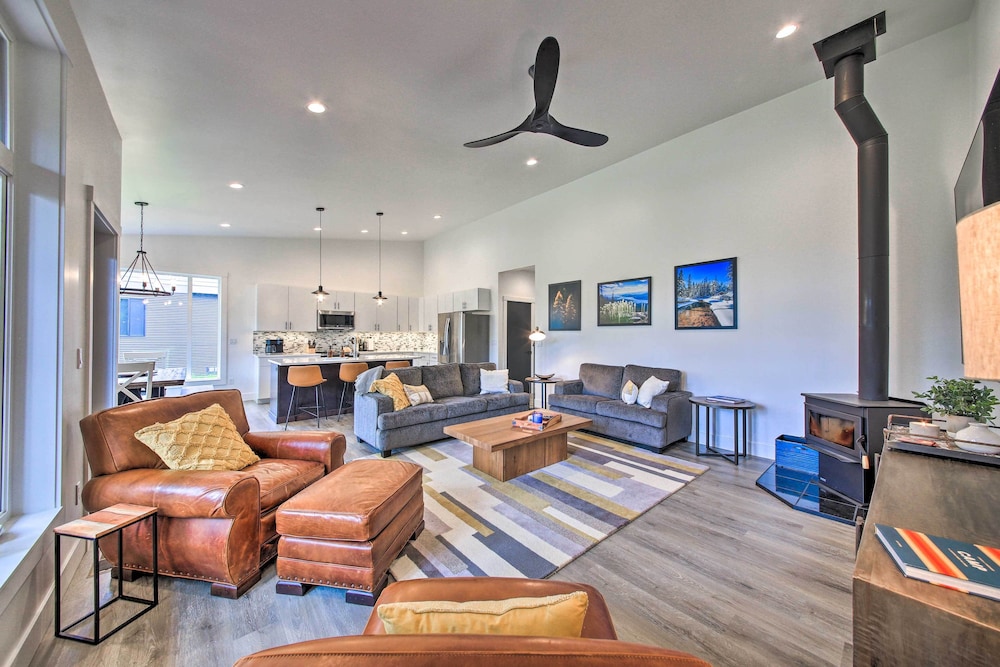 Elegant Priest Lake Townhome ~ 1 Mi From Lake - Priest Lake, ID