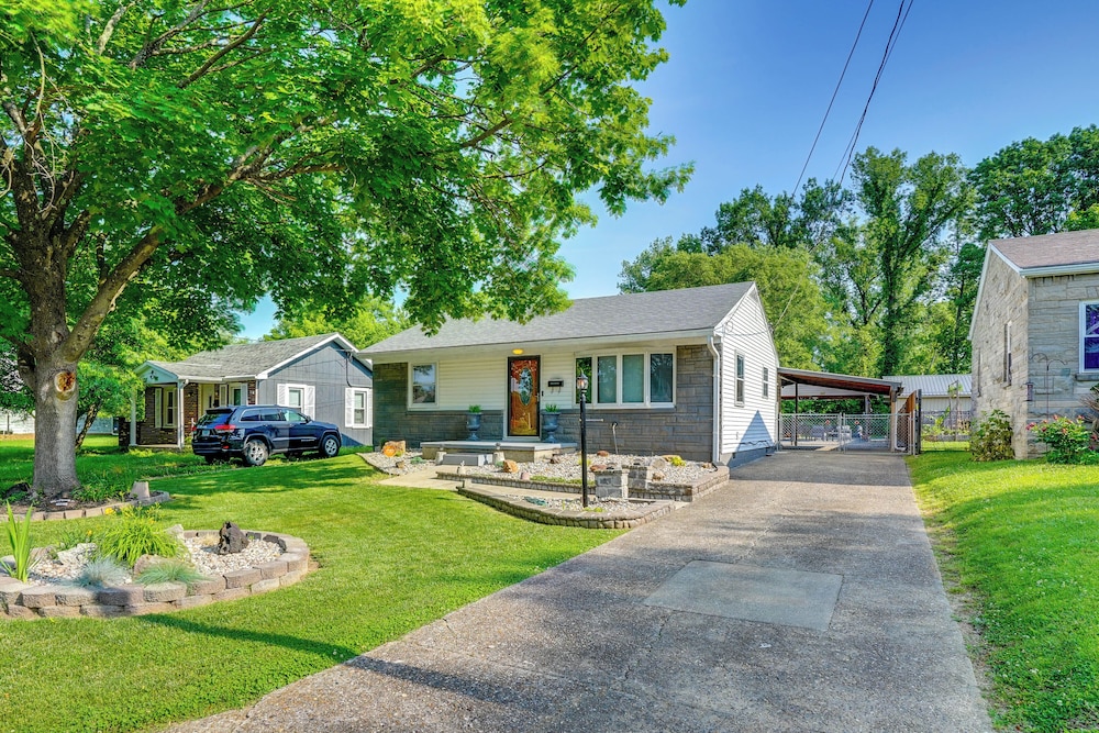 Pet-friendly Clarksville Home W/ Central A/c - Louisville, KY