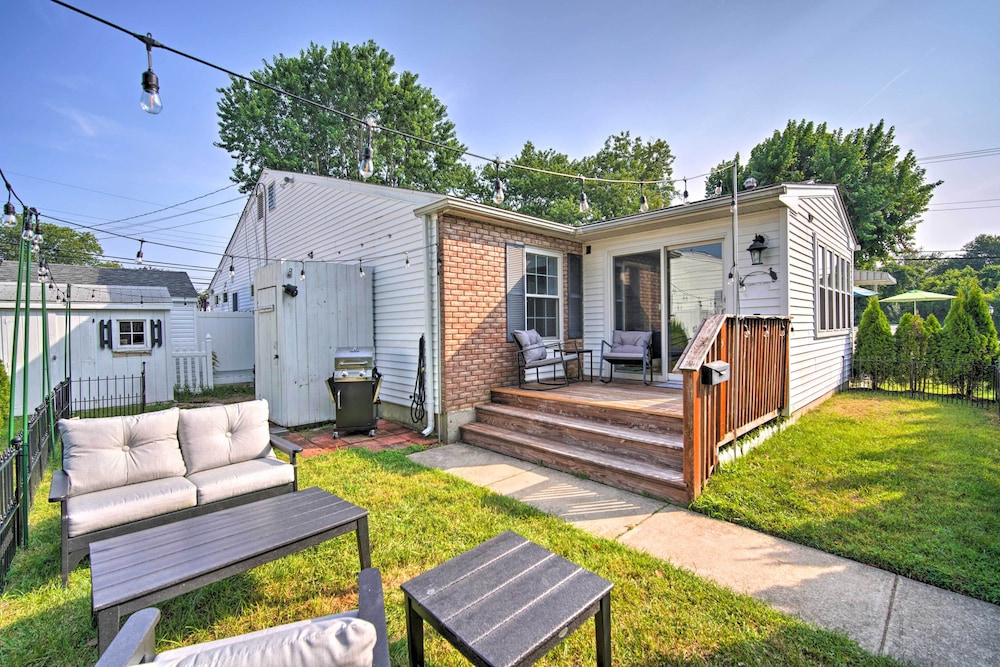 Cape May Quad W/ Grill - 7 Blocks To Beach! - Cape May, NJ