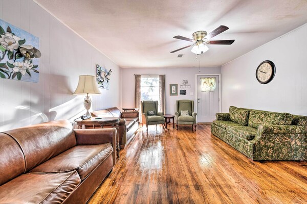 Outdoor Dining & Yard: Pet-friendly Temple Home - Temple, TX