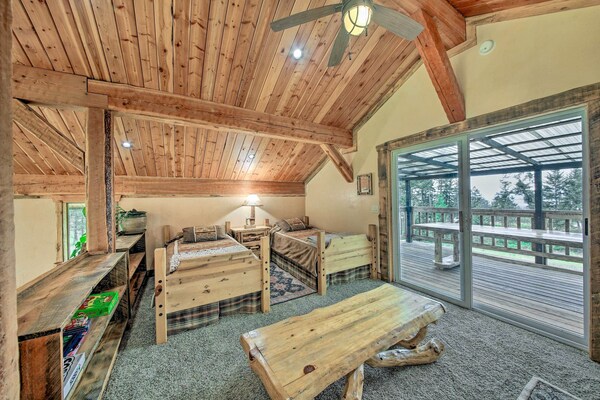 Private Deck & Mtn Views: Family Getaway In Eureka - Eureka, MT