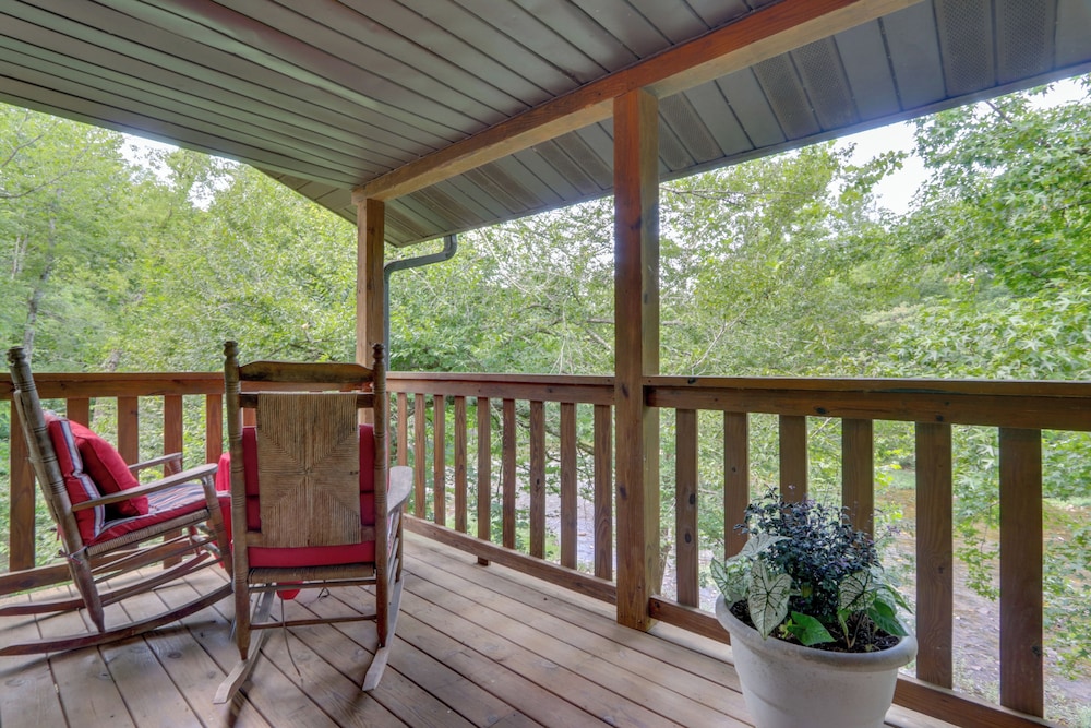 Riverfront Couple's Retreat In Smoky Mountains! - Townsend, TN