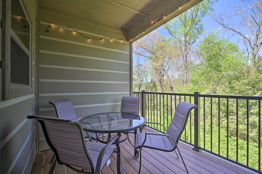 Townsend Condo W/ Pool, Great Smoky Mountain Views - Townsend, TN