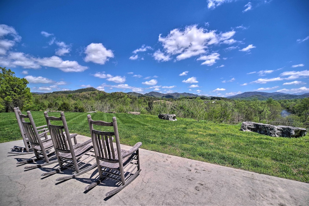 Townsend Condo W/ Pool, Great Smoky Mountain Views - Townsend, TN