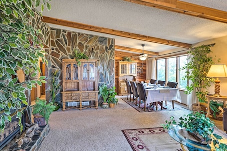 Casa (4 Bedrooms) | Parte interna. < 3 Mi to Lake Sakakawea! Hunting & Fishing Lodge