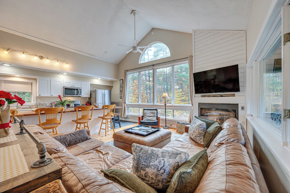 White Mountains Home W/ Hot Tub - Walk To Town! - North Conway, NH