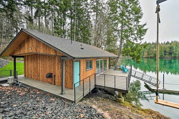 Dreamy Bayfront Cabin W/ View, Dock & Kayaks - Shelton, WA