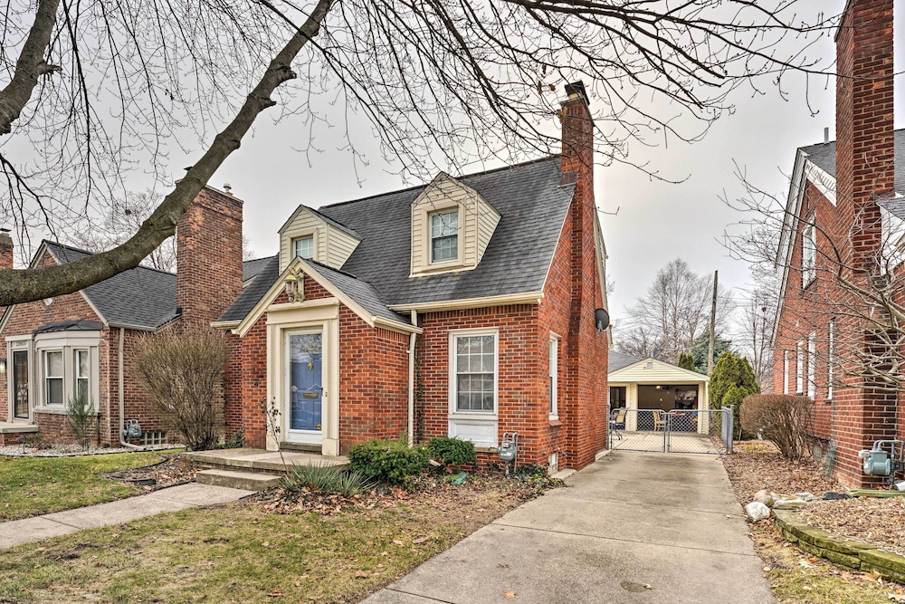 Dearborn Home W/ Games & Furnished Patio - Westland, MI